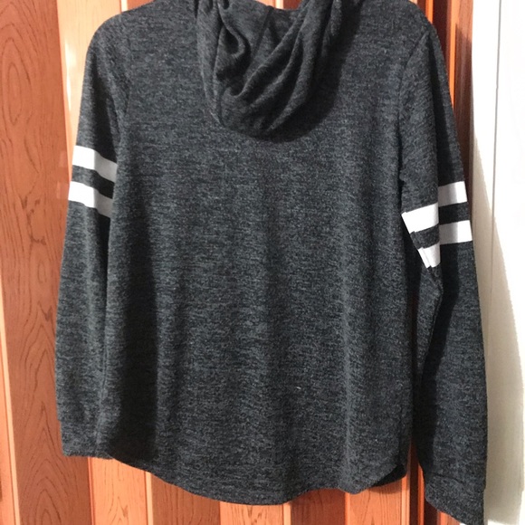 Derek Heart | Sweaters | Light Comfort Gray And White Hoodie | Poshmark